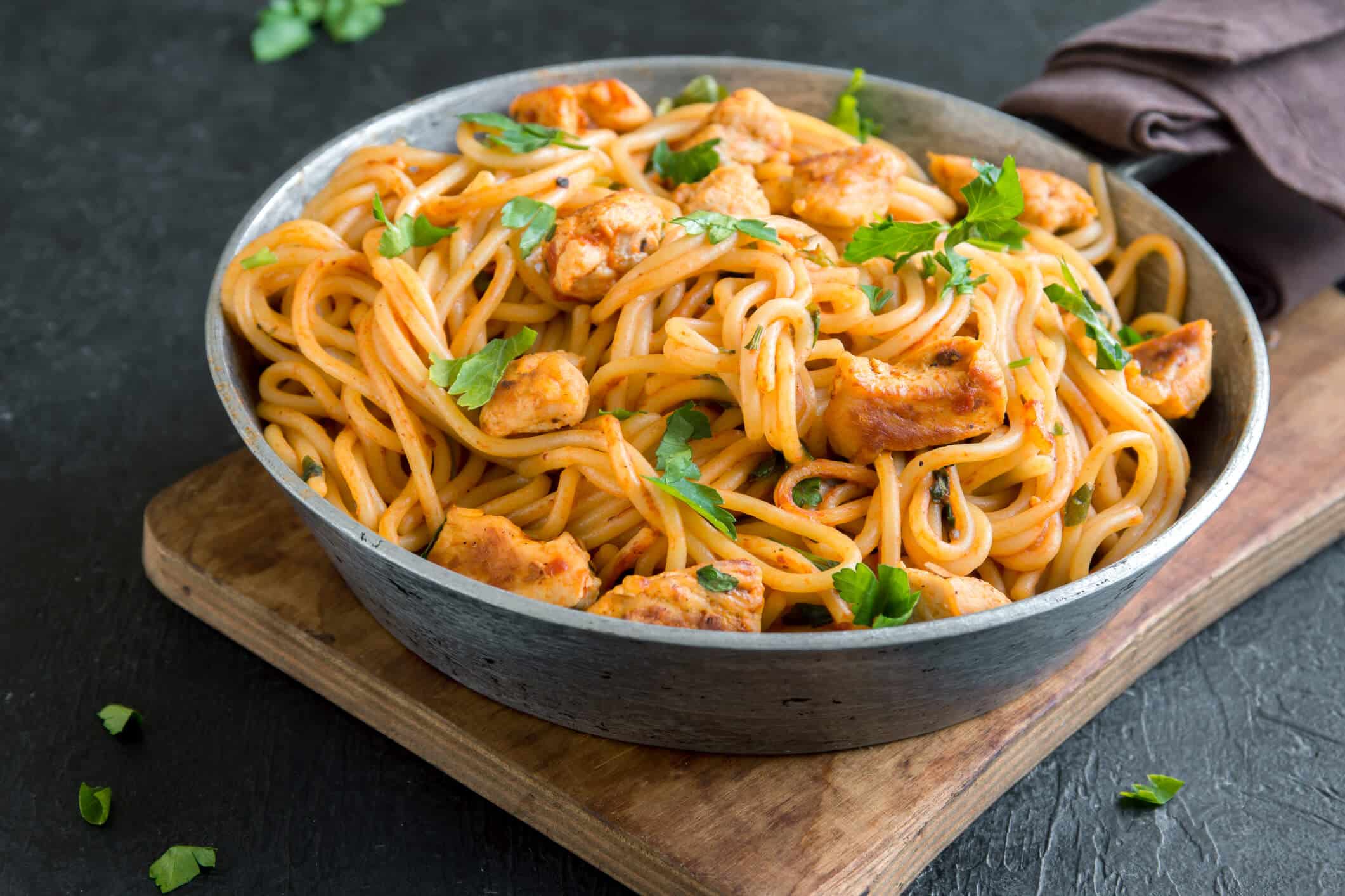 Receta de espaguetis con pollo y champiñones | Campollo